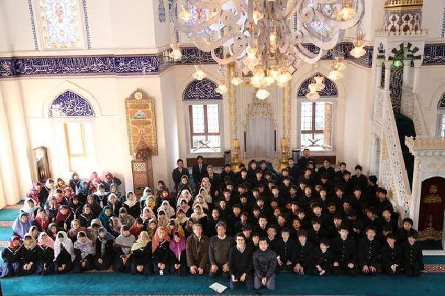 Japanese Jr. High School Students Visit Mosque "Tokyo Camii" | Halal ...