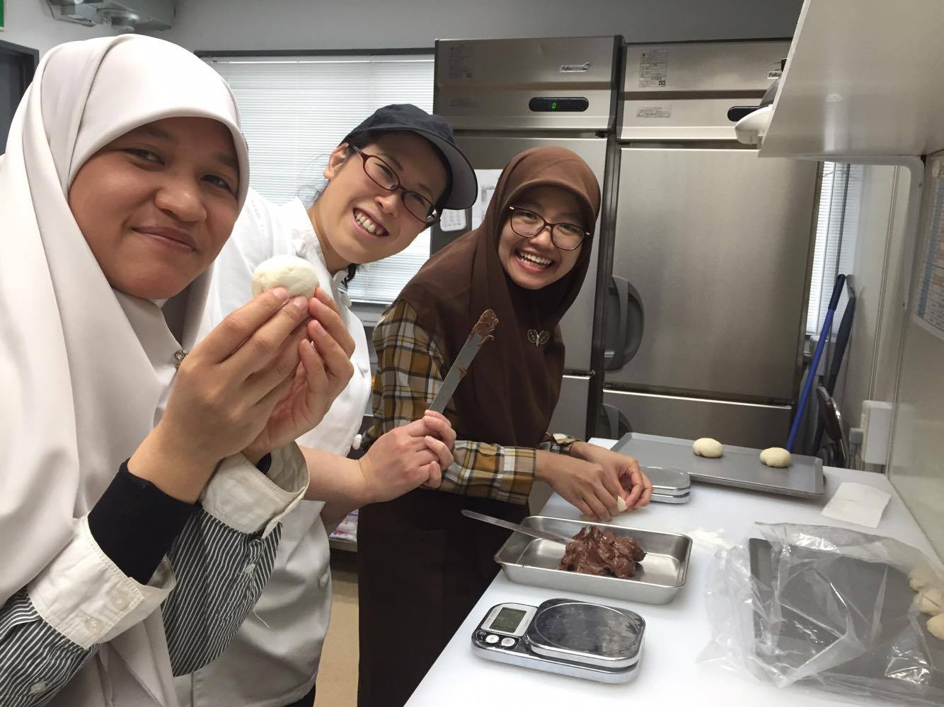 Muslim-friendly bread baking class held by Liaison Project in Tokyo ...
