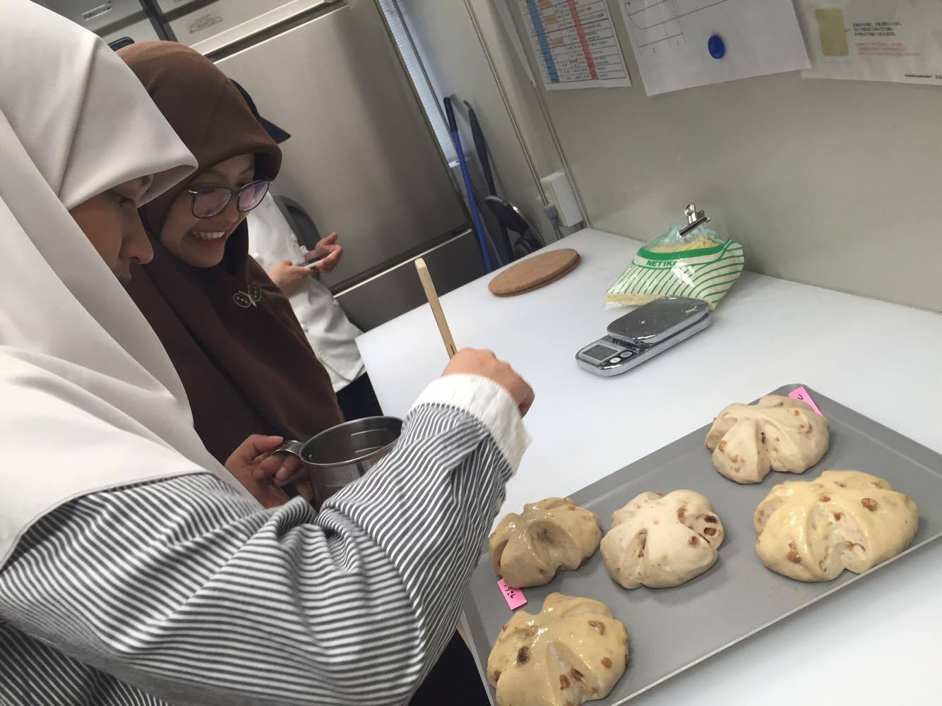 Muslim-friendly bread baking class held by Liaison Project in Tokyo ...