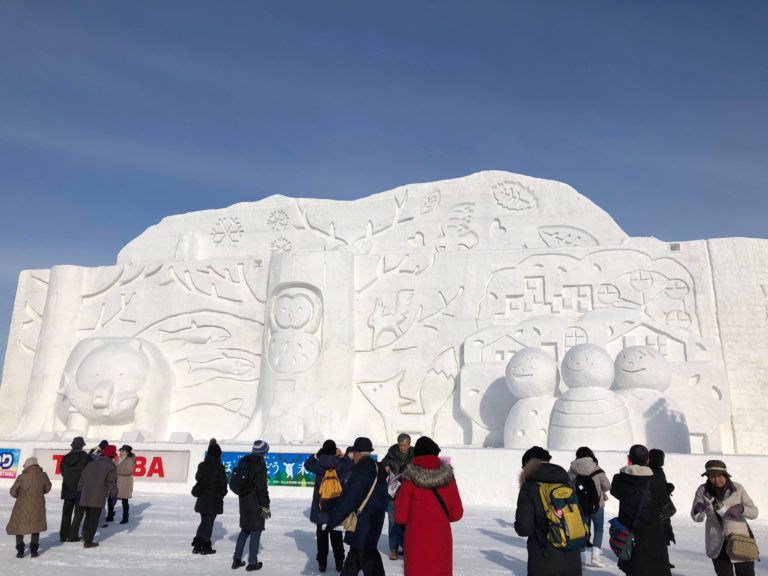 Hokkaido Asahikawa snow festival ! What a beautiful "Snow Mosque" is ...