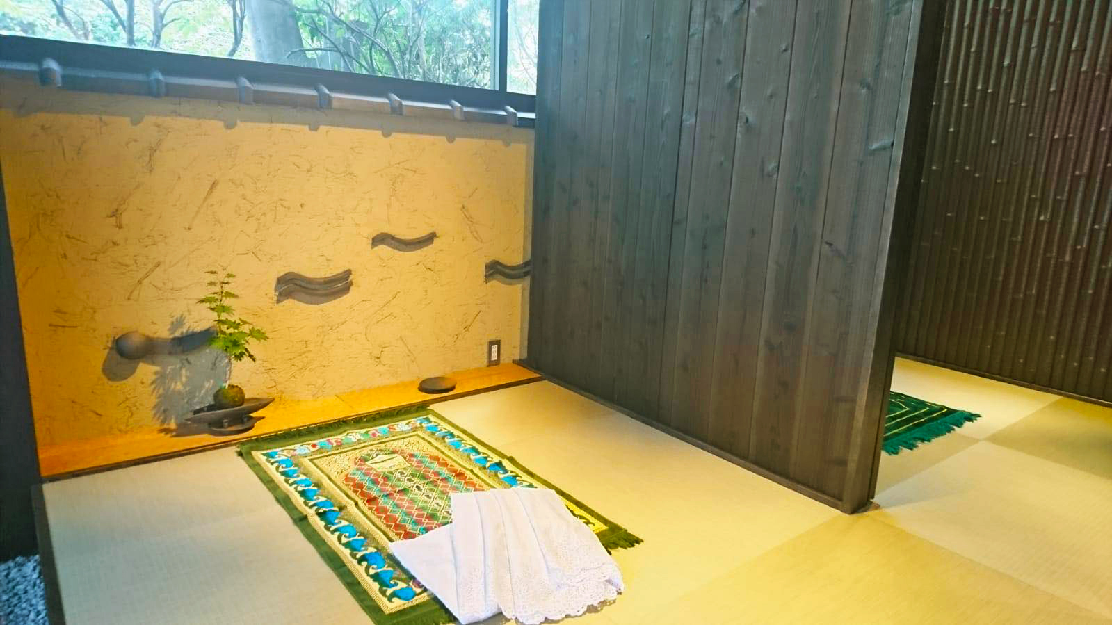 Kyoto-Style Pray Space at the Authentic Japanese Restaurant Yoshiya ...